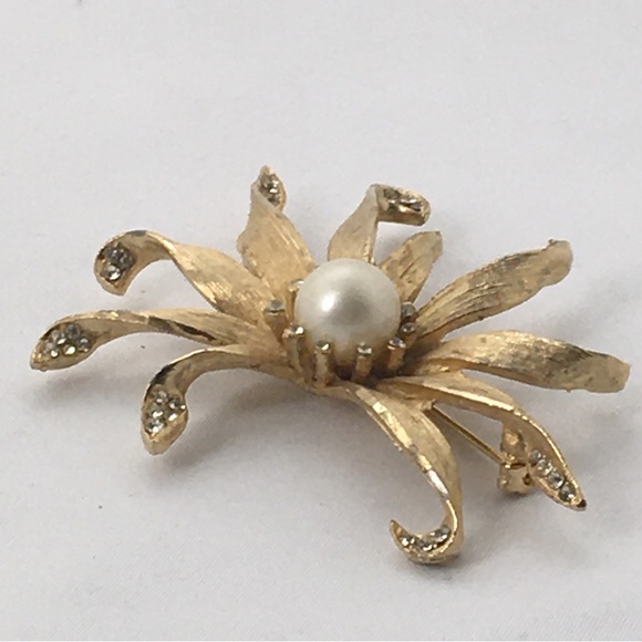 BSK | Jewelry | Vintage Bsk Gold Pearl And Crystal Sunburst Brooch ...